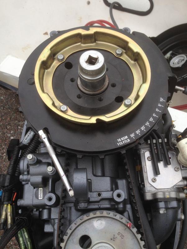 Byte av kamrem F40 00 Guide - MotorbåtSnack - Maringuiden